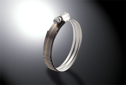 品番352729品名シールドクランプ商品説明可変応力対応のジャバラ式バンド。圧着力を大幅に強化。サイズ108-130φバンド幅16.5mm材質SUS450C(ハンド)SUS301(ハウジング/シールド)SUS410(シールド)商品内容1個入...