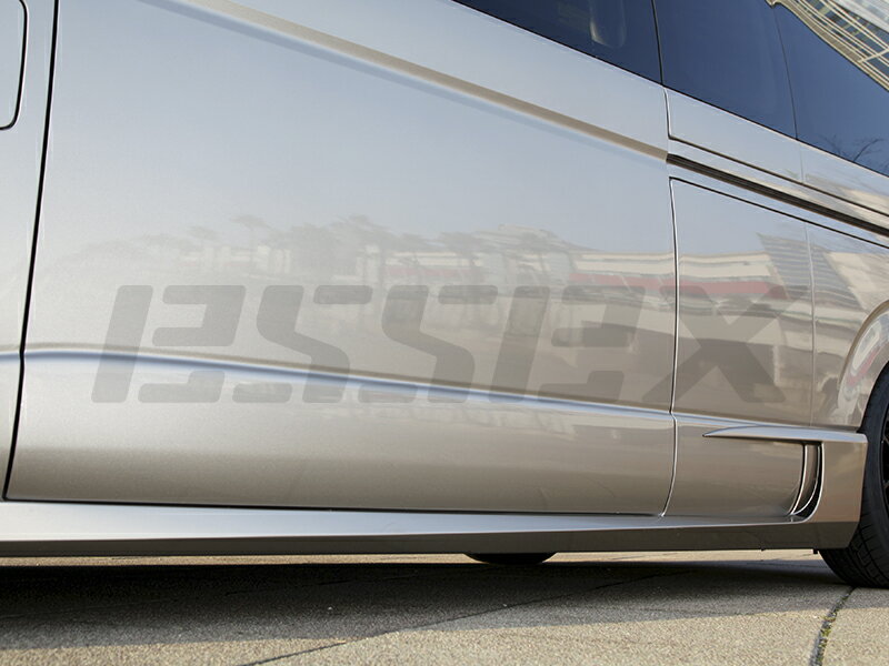 車メーカートヨタ車種ハイエース型式200系年式2004年8月~サイズスーパーロング品番ES-1302品名ESSEX スーパーロング用 PROGRESS1 サイドステップ FRP製仕様未塗装備考※1型~6型のスーパーロングに装着可能です。注意...