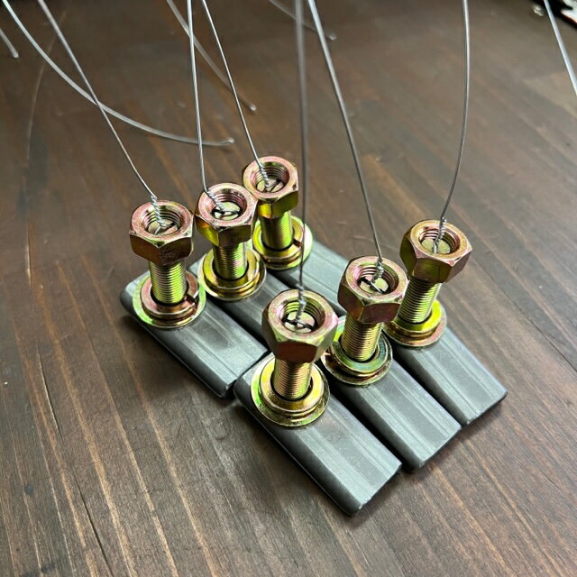 品番btset-M12-6品名針金付ボルト M12 6本セットセット内容M12針金ボルト 6本セット納期についてメーカー在庫があれば3～4営業日、欠品時は受注生産の為1ヶ月～お時間がかかります。お急ぎの場合はご注文前に必ず在庫確認をお願い致...