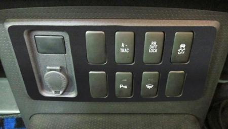 車メーカーTOYOTAトヨタ車種FJクルーザー型式GSJ15W年式2010/12〜品番LCBS-CSPT1品名マジカルアートレザーバックスキンルックNEO センタースイッチパネル商品説明センタースイッチパネル専用のバックスキンルックNEOで...