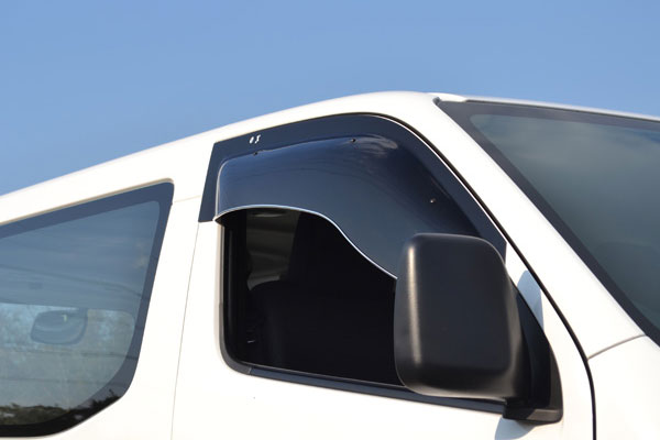 車メーカーNISSAN ニッサン車種NV350 CARAVAN NV350キャラバン型式E26年式2012/6～2021/9 (H24/6～R3/9)適合備考電動格納ミラー車専用品番BL-92シリーズブラッキーテン商品内容フロント用 左右セ...