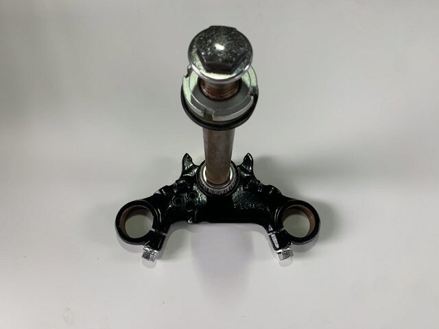 【管理番号】A-230826-6-9-GT550 【メーカー】SUZUKI/スズキ 【商品名】A-230826-6-9-GT550 SUZUKI GT550 アンダーステム 【ランク】中古