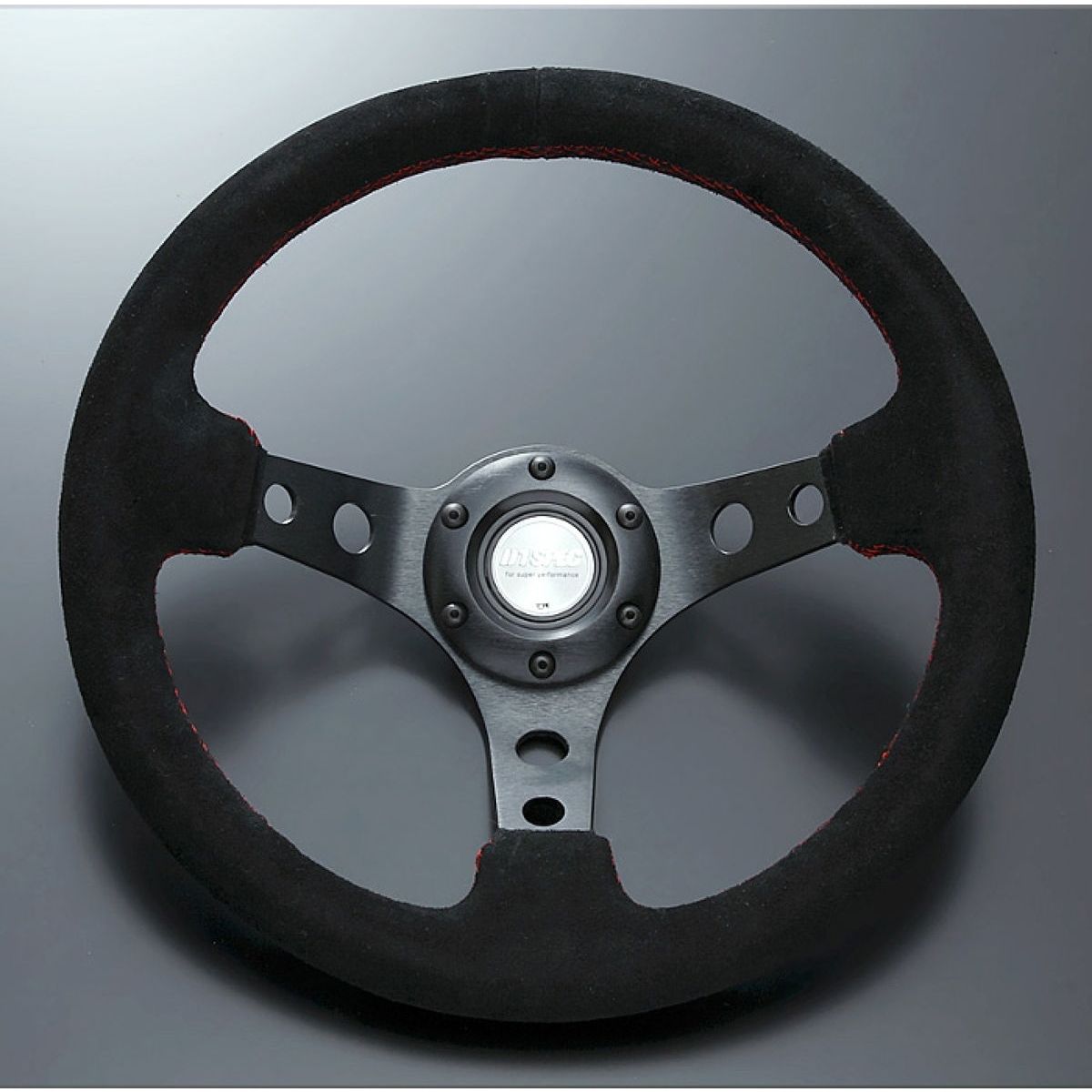 ■しっかりと手に馴染むホールド感のバックスキン■オフセット量70mmのディープコーンステアリングのバックスキンタイプ■メーカー品番：DSC−70350BSRE■カラー：レッドステッチ
