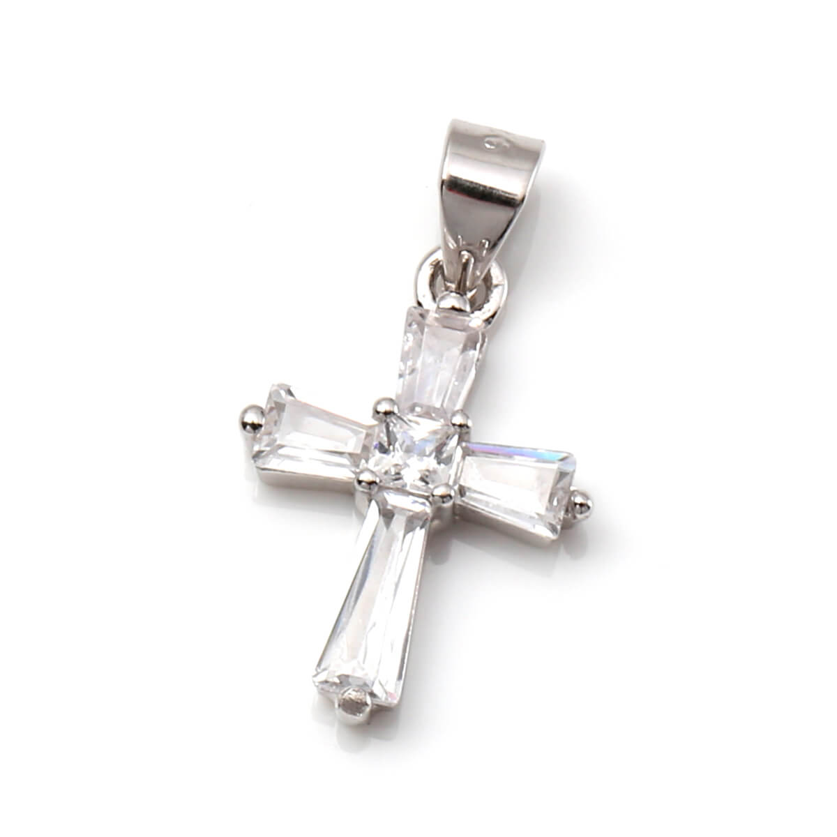 コメント 二種類のカットのジルコニアをセットしたクロスデザイン。シンプルなデザインながら綺麗に輝く、ファッションを選ばないペンダントです。 着用のネックレスはこちら 素材 シルバー925 石 ジルコニア サイズ 縦幅 横幅 15mm 12m...