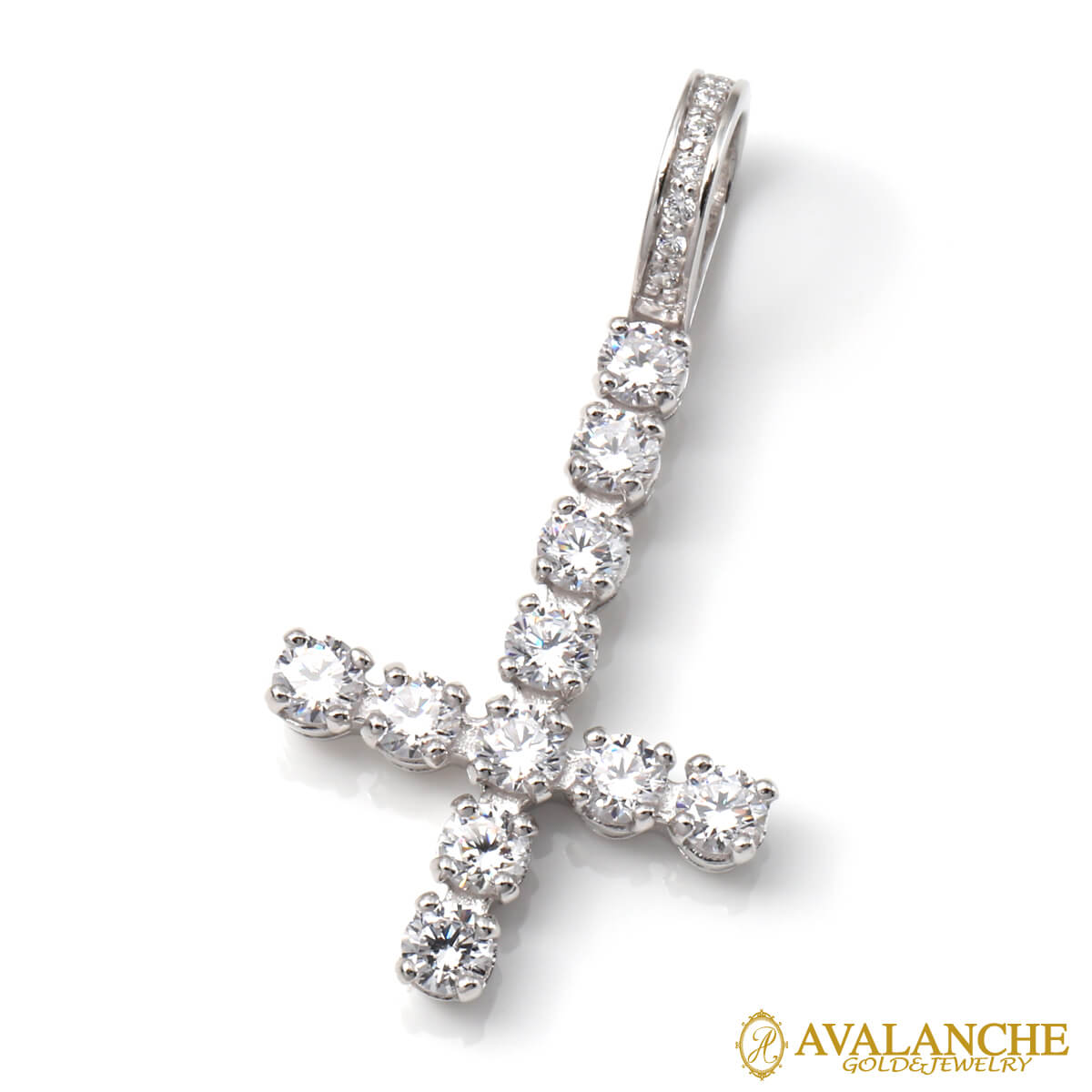 コメント アヴァランチオリジナルジュエリーから、テニスクロスを逆さにデザインしたアップサイドダウンクロスが登場。テニスネックレスに合わせて着用するのがオススメです。 メンズ着用ネックレスのデザインはこちら レディース着用のネックレスはこちら...