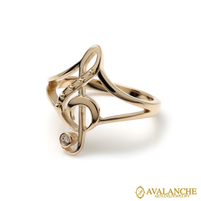 コメント アヴァランチオリジナル音符デザイン。立体的にデザインした5つの星がポイントになっています。細部までこだわったクオリティーの高いジュエリーです。同デザインのペンダントと合わせて着用するのもオススメです。 同デザインのペンダントはこち...