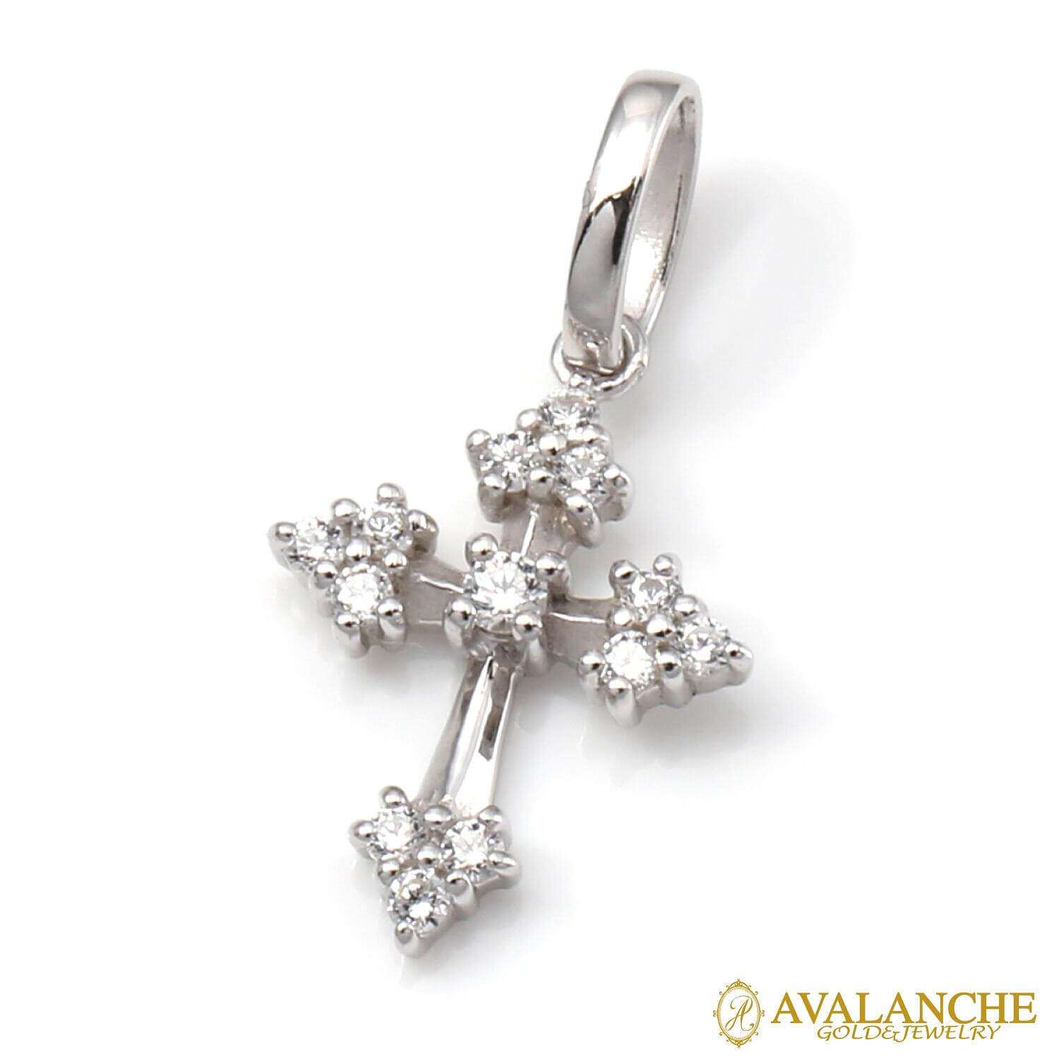 コメント アヴァランチオリジナルデザインのクロスペンダント。クロスの先端部分にはジルコニアをセットし、ハイポリッシュ部分はエッジを効かせたデザインに仕上げています。裏面にもロゴを刻印したシンプルでお洒落なペンダントです。 同デザインのイエロ...