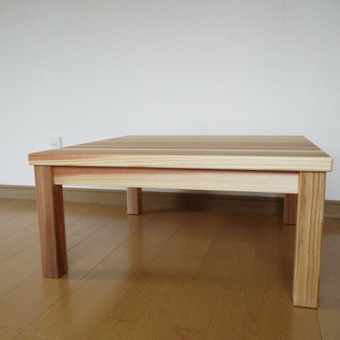 国産杉のローテーブル w750xd750xh350/単位ミリ 国産杉材の無節で製作しております。 杉柾目板の美しさを活かしたシンプルなローテーブル 和風、洋風インテリアどちらにも似合うシンプルなデザイン国産杉の柾目板を使ったローテーブル無節...