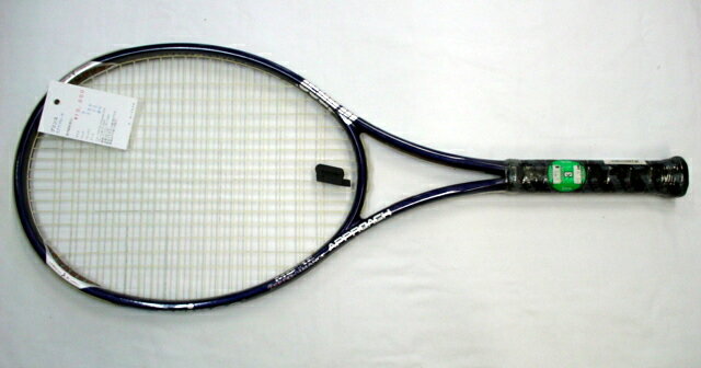 【商品名】 モアアプローチ【メーカー】 プリンス【グリップサイズ】 3【重量（実測値）】 293g【フレックス（実測値）】 72【程度】 S:新品同様【付属品】 ケース【商品No.】 D-2948※重量・フレックスに関しましては実測値となり...