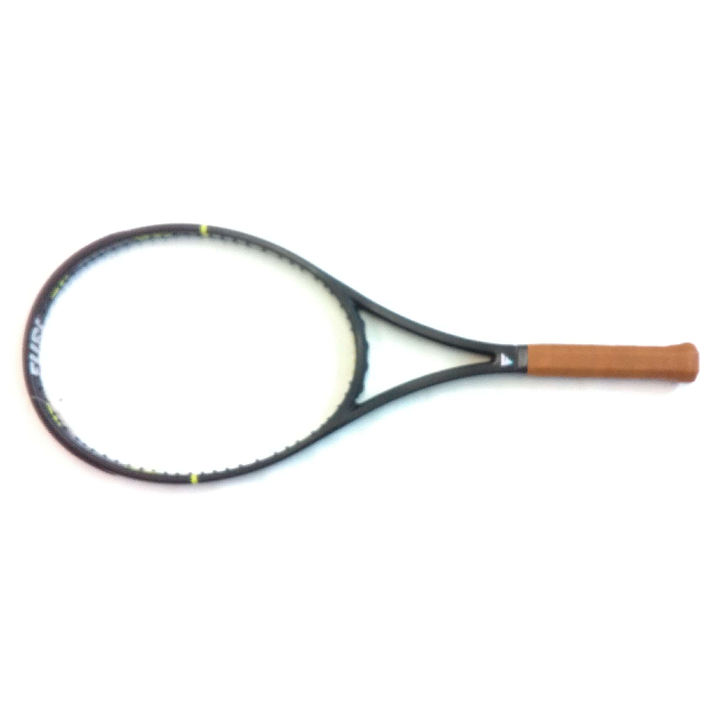 NY生まれのテニスブランド「FURI SPORT」 ストレートビームに絶妙にカウンターテーパーを加え、新素材で強化された 剛性の高いボックスフレームにより、ショット精度の向上、スウィングスピードとショットスピードの向上を両立。【商品名】 F...