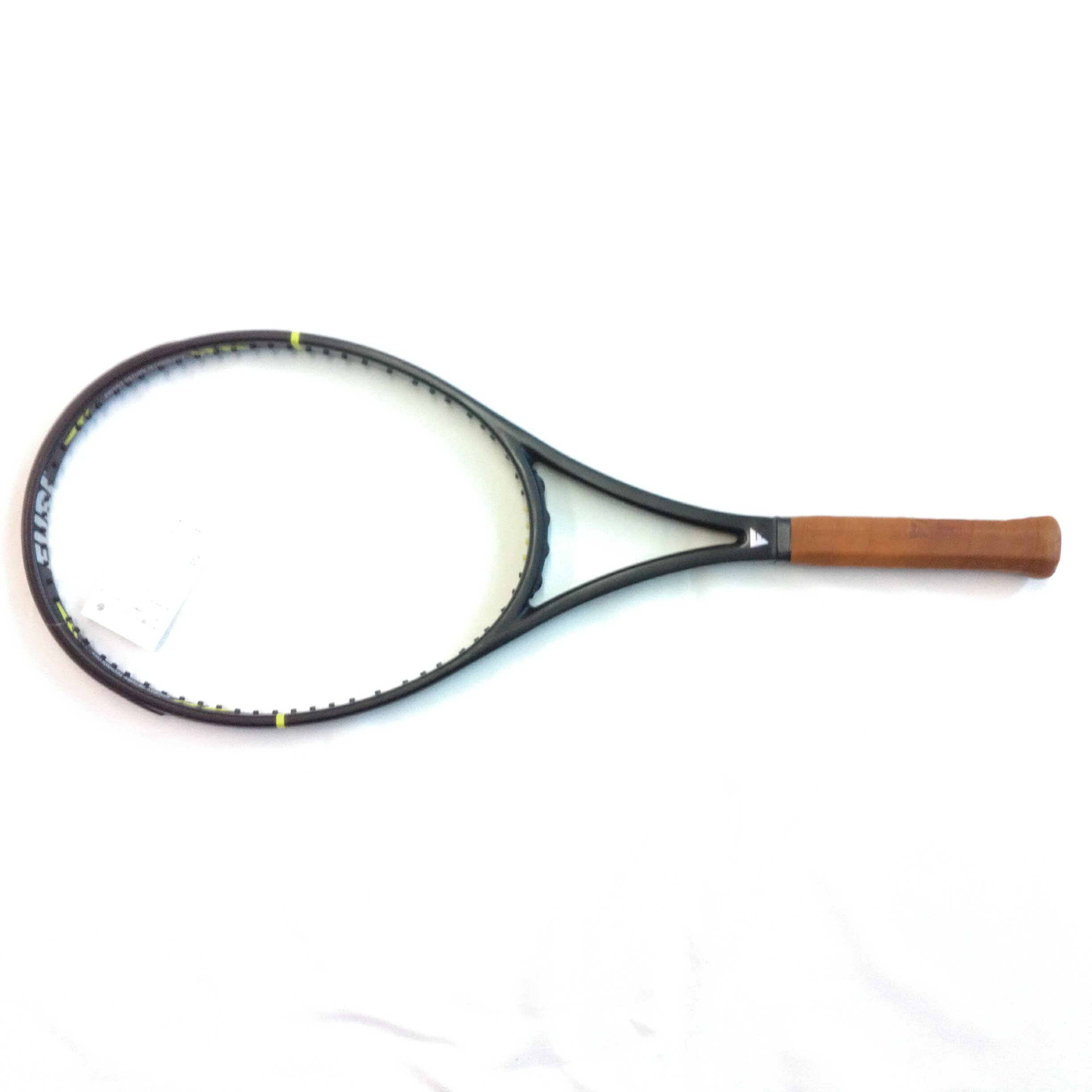 NY生まれのテニスブランド「FURI SPORT」 ストレートビームに絶妙にカウンターテーパーを加え、新素材で強化された 剛性の高いボックスフレームにより、ショット精度の向上、スウィングスピードとショットスピードの向上を両立。【商品名】 F...