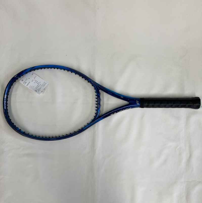 「EZONE」シリーズのフレームは、一般的な円形ラケットよりスウィートエリアが 7％※3広い弊社独自の形状理論「アイソメトリック」とトップ部のストリング有効長を拡大した新形状を採用。さらに、エッジの効いたエアロ断面形状が振りぬき性能を向上さ...