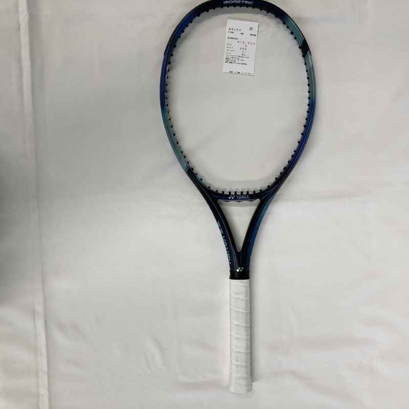 軽量モデル100Lの海外版。【商品名】 E-ZONE 100L 海外版【メーカー】 ヨネックス【フェイスサイズ】 100平方インチ【フレーム長】 27インチ【推奨テンション】 40〜55lbs【定価】 33,000円【グリップサイズ】 2【...