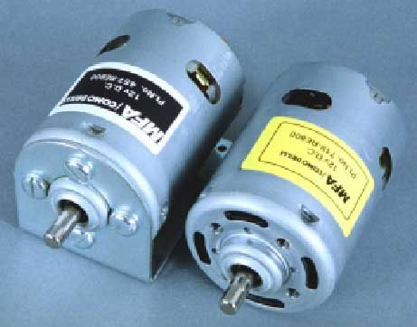 MFA 800モーター（低回転・高トルク型・モーターマウント付）12.0V 英国MFA/COMODRILLS社モーターシリーズの大型モーターでスケールボートなど汎用用途の高い優れたモーターです。大型スケールボート模型に最適です。 ■標準電圧...