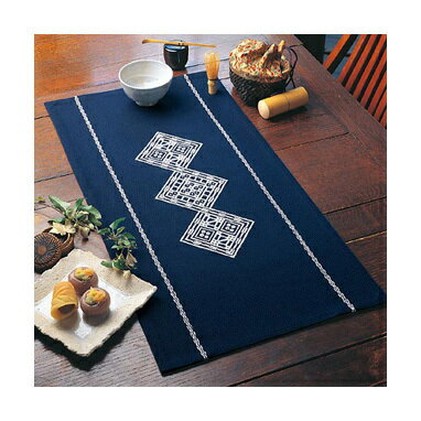 商品情報 出来上がり寸法 縦38cmx横74cm内容 <キット内容>こぎん糸（白糸使用）No.1100布 コングレス(紺)こぎん針図案付説明書<打込目数>18カウント／1インチ・約70目／10cm<備考>...