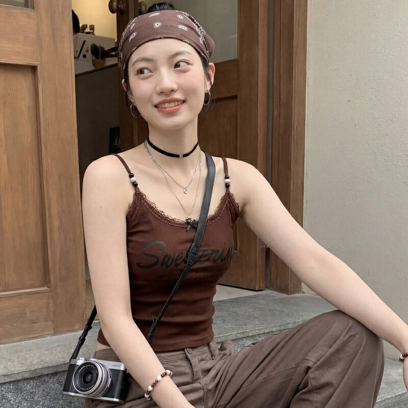 ■ この商品の特徴 ● 天絲素材のさらさら快適さ：天然由来のレーヨン素材が、夏の蒸れや汗をすばやく吸収。一日中さらっとした着心地を実現します。 ● レースとリボンの上品なデザイン：機能的なナイトブラに、洗練されたレースフリルとリボンをあしら...