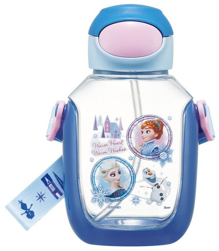 容量:530ml/サイズ:直径11.5x高さ17.5cm/原産国:中国 付属品:肩から掛けられるショルダーベルト、飲み口、名前シール 丈夫で透明度の高い飽和ポリエステル樹脂を使用したストロー飲み口水筒 ワンプッシュするだけでフタが簡単に開け...