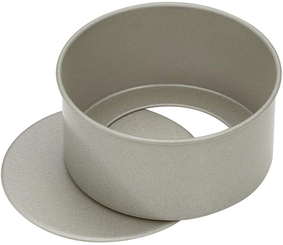 商品内容販売元：貝印株式会社原産国：日本サイズ:10×10×5cm 重量:100g 素材・材質:鉄(フッ素樹脂塗膜加工) ここに注目・定番のデコレーションケーキ型　・フッ素樹脂加工なので型ばなれもしやすく、きれいに作れる! ・後片付けラクラ...