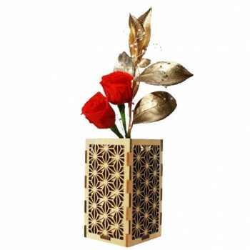 ※お届け地域により、別途運賃がかかる場合やお届けできない場合がございますので、お問い合わせ下さい。 プリザーブド加工したローズと花立です。プリザーブド加工されているので、水やりは不要で日光を気にせずに飾ることができます。※手作りのため、大き...