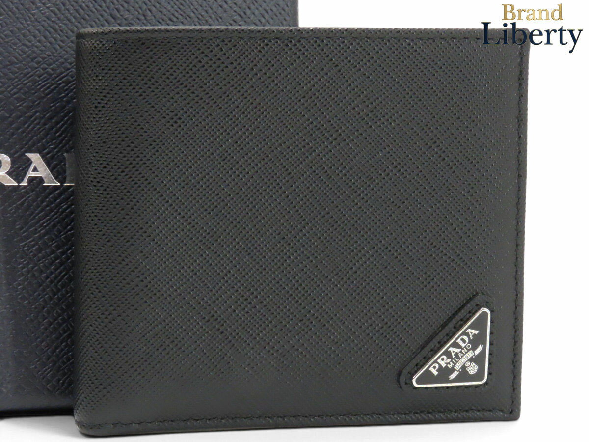 ● ブランドプラダ　PRADA ● 商品名コインパース付き サフィアーノレザー ウォレットサフィアーノ トライアングル　二つ折り財布　コンパクト財布 ● サイズW：11cm　H：9.5cm　D：2cm ● 仕様内側 : 札入れ2 小銭入れ1...