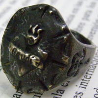 ■Gaudi/ガウディジュエリー【リング】 └【タイプ】真鍮使用、 サグラダ・ファミリア、スカル骸骨ドクロ、薔薇ローズ【素材:真鍮+メッキ、カラー樹脂】 ［要確認］メーカー取寄せ時2-4日/メーカー欠品の場合キャンセル扱い(在庫、詳細納期は...