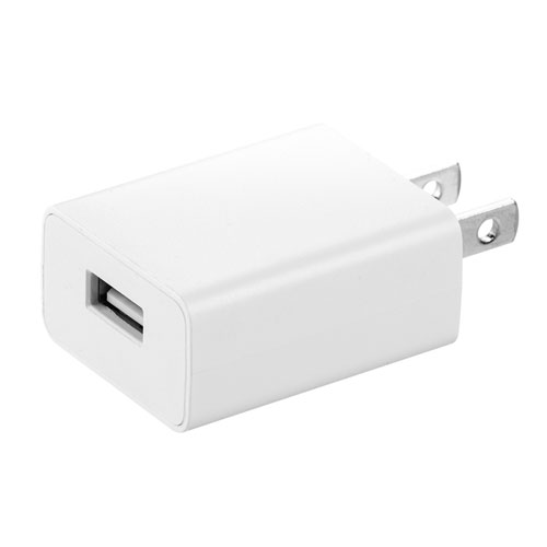 家庭用コンセントからUSB電源出力に変換できる最大1Aの出力に対応したAC充電器。●家庭用コンセントから1AのUSB電源出力に変換できるAC充電器です。 ●過電流保護や短絡保護などを搭載し、安全に使用することができます。 ●絶縁キャップ付き...