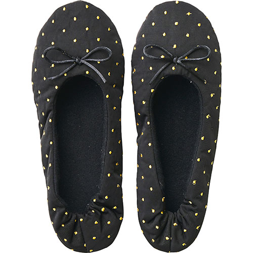 折りたたんでコンパクトに持ち運べる携帯スリッポン ・学校行事やお出かけ先、オフィスシーンはもちろん、旅先でも重宝する携帯スリッパ。 ・刺繍でピンドットを施したデザインです。 ・巾着、スリッパともに洗濯機で丸洗いできます。 素材 : 表面・内...