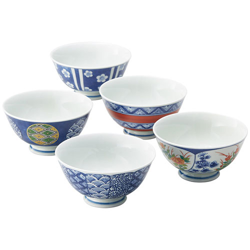 染錦文様 飯碗5客揃 地紋や色絵、花絵で構成された五文様 日々、毎食に使う御茶碗のセットです。家庭用食洗機使用可。 メーカー型番:20635 サイズ:径11.5×6cm 材質:磁器 本体重量:約800g 生産国:日本染錦文様 飯碗5客揃 地...
