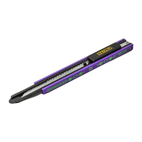 A.T.FIELD EVANGELION WORKとオルファがコラボレーションした細工用カッターナイフ。エヴァ初号機をモチーフにしたカラーリングに、機体名称表記やハニカムパターンなどのメカニカルなあしらいを組み合わせたデザインで、エヴァンゲ...