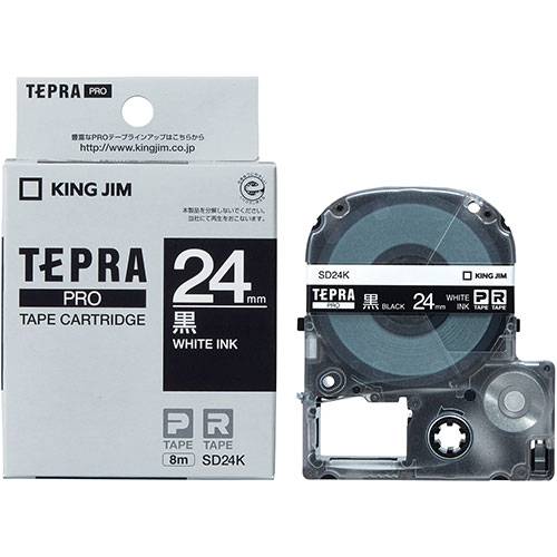 高度な技術と強力な印刷を表現!PRO印刷方式。「テプラ」PROシリーズ専用テープカートリッジ。キングジムの定番事務用品●カラー:黒 ●素材:PET ●生産国:日本