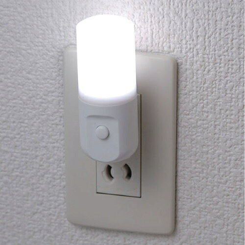 メーカー名:エルパ ELPA 型式:PM-LSW1 W JAN:4901087186358 定格電圧：AC100V 定格周波数：50Hz/60Hz 定格消費電力：0.2W 光源：白色LED×1灯　※交換はできません カラー：ホワイト 屋内用...
