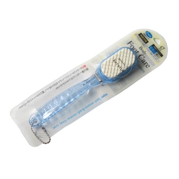 2WAYタイプの角質落としです。両面セラミック素材の2WAYタイプです。強力なエンボスセラミックでしっかり角質を落とします。細目のセラミックで仕上げます。1本で角質落としと仕上げができて便利です。固くなった角質をしっかり落としやさしくお手入...