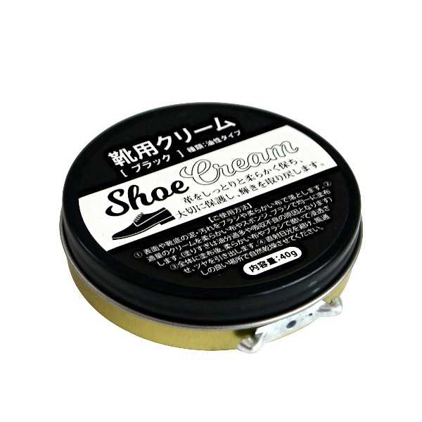 靴用クリームです。革をしっとりとやわらかく保ちます。靴を大切に保護し、輝きを取り戻します。※スエード・ベロア・ヌメ革等には使用しないでください●サイズ(約)・76×74×20mm●内容量(約)・40g●色・ブラック●材質・ケース:ブリキ つ...