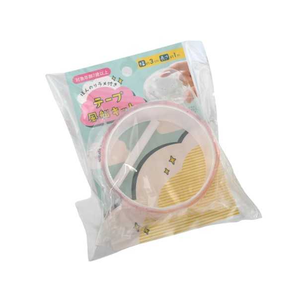 テープ風船キットです。カットしたテープにストローを挟んで膨らませてください。ほんのりラメ付きです。ぷっくり膨らませて遊べます。※色の指定はできません●サイズ(約)・テープ:幅30mm×長さ1m●対象年齢・7歳以上●材質・テープ:アクリル、P...