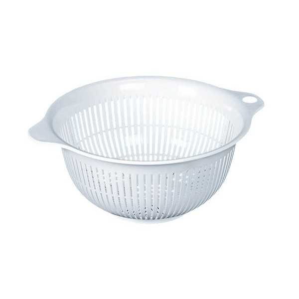 ざるです。野菜や果物の水洗い・水切りに便利なざるです。持ち手部分に穴があいており、使わない時はフックなどに掛けておけます。※電子レンジ・食器洗浄機・乾燥機・オーブン・直火 非対応●サイズ(約)・225×268×高さ110mm●色・ホワイト●...