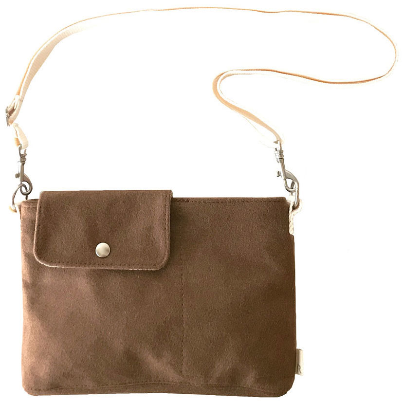 どんなファッションも合わせやすい！ 素朴さと上品さをあわせもつ、ウール独特の魅力的な風合いのROOTOTE ベビールーマイル。ポリエステルがミックスされた生地は、滑らかな手触りでシワになりにくく、速乾性がアップ。本体は取り外しが可能なショル...