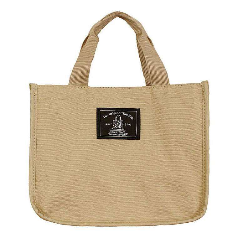 実用性に優れた簡易保冷ランチバッグ！ 毎日のお弁当に便利なサイズ。幅20cm程度のスリムランチBOXも入ります。軽くて丸洗いできて、簡易保冷の使い勝手の良いつくりになっています。トップファスナーがついているので、中身がこぼれ落ちる心配もあり...