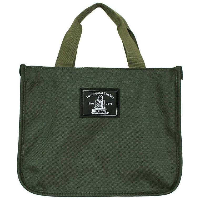 実用性に優れた簡易保冷ランチバッグ！ 毎日のお弁当に便利なサイズ。幅20cm程度のスリムランチBOXも入ります。軽くて丸洗いできて、簡易保冷の使い勝手の良いつくりになっています。トップファスナーがついているので、中身がこぼれ落ちる心配もあり...