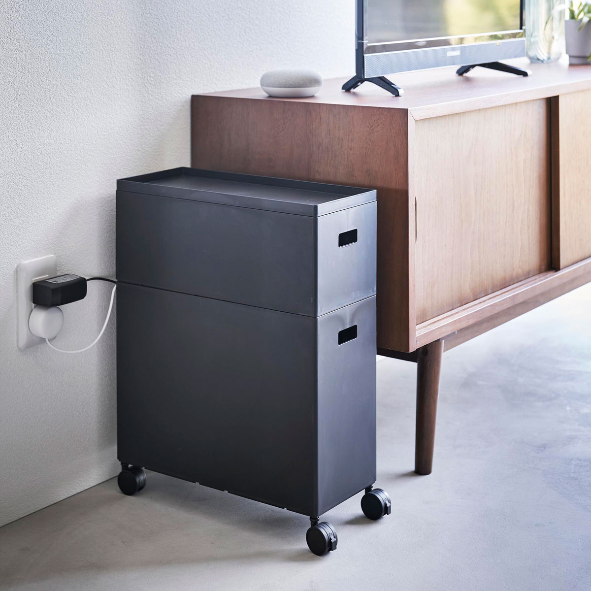 隙間を有効活用して収納可能！ 別売りの蓋付き収納ボックスワゴン タワー S・Lの追加用ボックスSサイズです。蓋付き収納ボックスワゴン タワー S・L（別売）とスタッキングして使用できます。 スタッキングでも移動スムーズ！ 僅かな隙間を有効活...