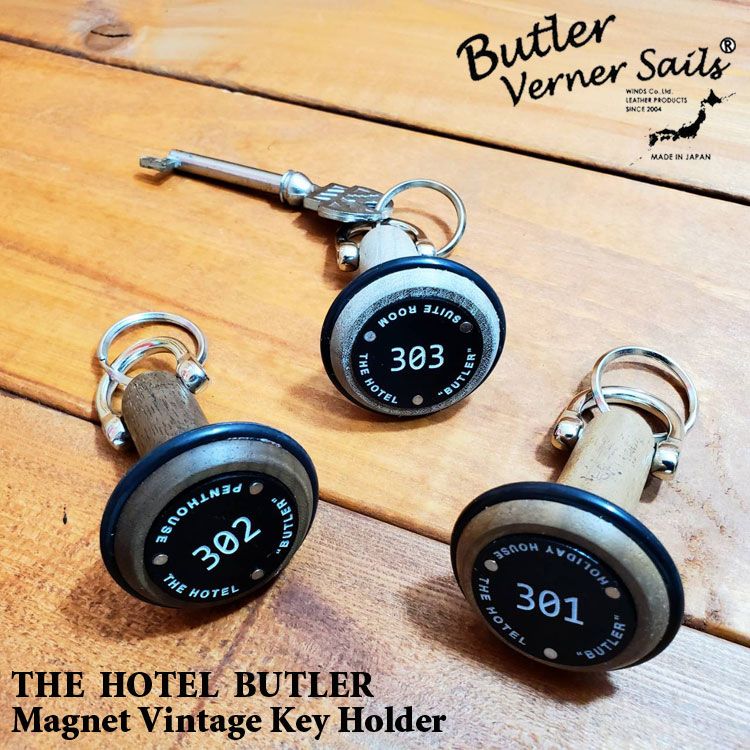 オススメポイント！ 木材をひとつづつ削りだし、1960年代のホテルキーをモチーフに作られたキーホルダー。 3色の色展開 色によって部屋番号のデザインとカラーが異なります。 ウォルナットの木材に、異なる3色のワックスを塗りこみました。 ワック...