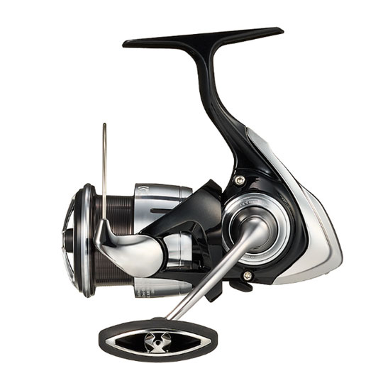 ダイワ23 レグザ LT2500■ギア比：5.3 ■自重：220g★過酷なフィッシングシーンを想定し、開発されたタフリール「LEXA」 リールの心臓部であるドライブギアには、タフデジギアを搭載。 外核となるボディ素材は、高強度のアルミを採用...