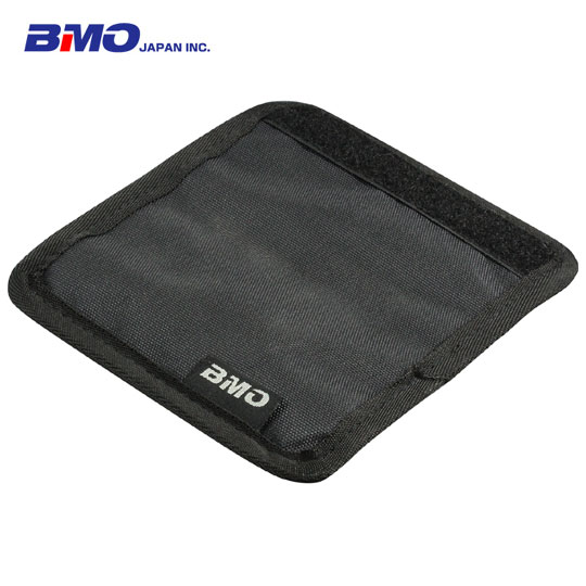 重いタックルもクッション入りで手に優しく馴染みます。太くなったグリップは握りやすく持ち運びをサポートします。■サイズ：130&times;155mm