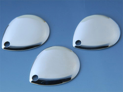 日本の部品屋コロラド型ブレード　NO.5　シルバー◆入り数：3枚◆材質：ブラス製◆サイズ：(mm)A:33.0 B:26.5 C:3.3★スピナーベイトのブレードとしては定番のコロラドタイプ。シルバーメッキ加工はフラッシング効果も高くスピナ...