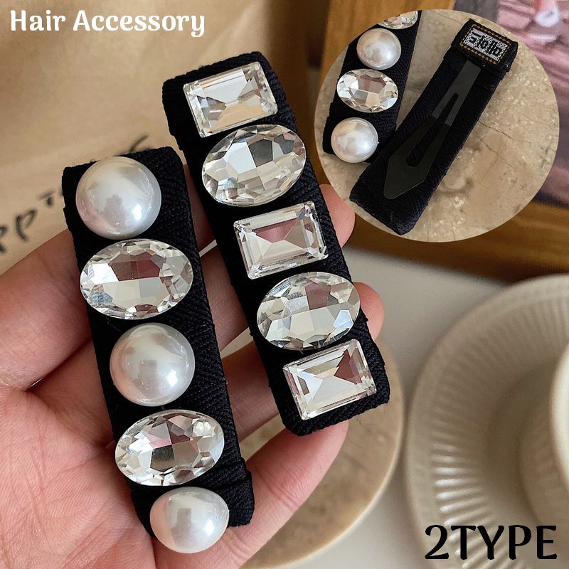 キラキラ光る大粒フェイクパール／ラインストーン♪パッチン留めタイプのレディース用のヘアピンです。ちょっとしたプレゼントや母の日ギフトなどにも☆ 【サイズについて】画像をご参照ください。 【カラーについて】生産ロットにより柄の出方や色の濃淡が...