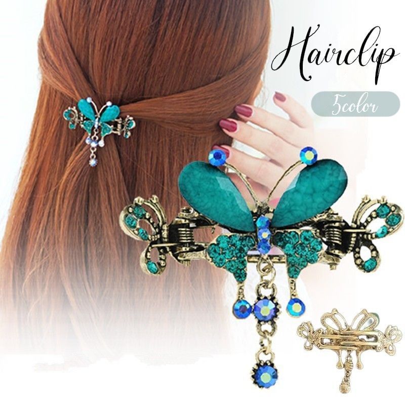 キラキラのラインストーンやビジューをあしらった蝶のモチーフがおしゃれなヘアクリップ☆存在感のあるデザインで、まとめ髪のポイントにぴったりです♪ 【カラーについて】生産ロットにより柄の出方や色の濃淡が異なる場合がございます。お使いのモニターや...