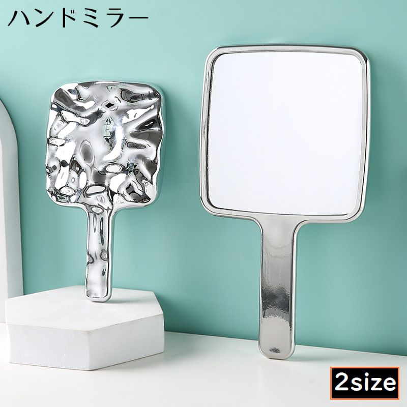ニュアンス風のオシャレなデザイン♪持ち手付きのハンドミラーです。 【サイズについて】画像をご参照ください。 【カラーについて】生産ロットにより柄の出方や色の濃淡が異なる場合がございます。お使いのモニターや撮影時の光の加減などにより画像と実際...