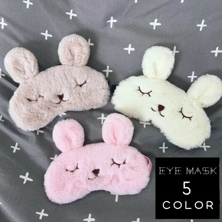かわいいウサギの形のアイマスク。内側にポケットがあるので、お手持ちのアイスパックや保冷剤を入れて、目をクールダウンすることが出来ますよ♪ 【サイズについて】長さ：20cm幅：9cm(耳を含めると15cm) 【素材について】ポリエステル