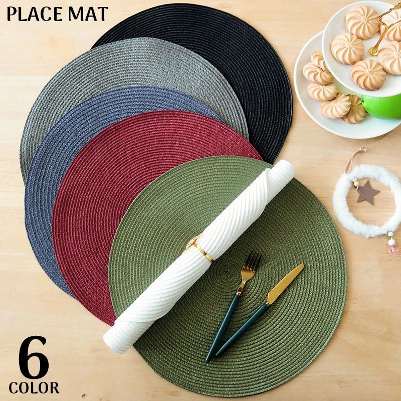 お手入れ簡単サッと水洗い！無地の北欧風シンプルデザイン♪オシャレなラウンド型のランチマットです。使わないときはコンパクトにクルっと丸めて収納可能☆キッチン・ダイニングテーブルの油汚れや傷防止に便利◎新築祝い・引っ越し祝いなどのギフトにもオス...