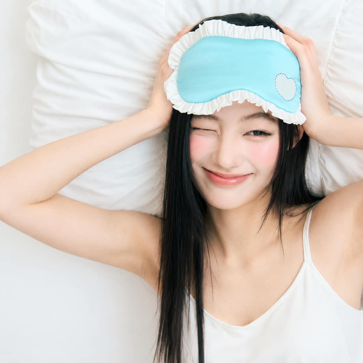 睡眠アイマスクは、日常の使用シーンに合わせて取り入れやすいBADUSの生活雑貨です。目元にやさしくフィットしやすい遮光タイプの睡眠アイマスクですなめらかな肌ざわりで、就寝時や昼寝、移動中の仮眠にも取り入れやすい仕様ですかわいいフリルデザイン...
