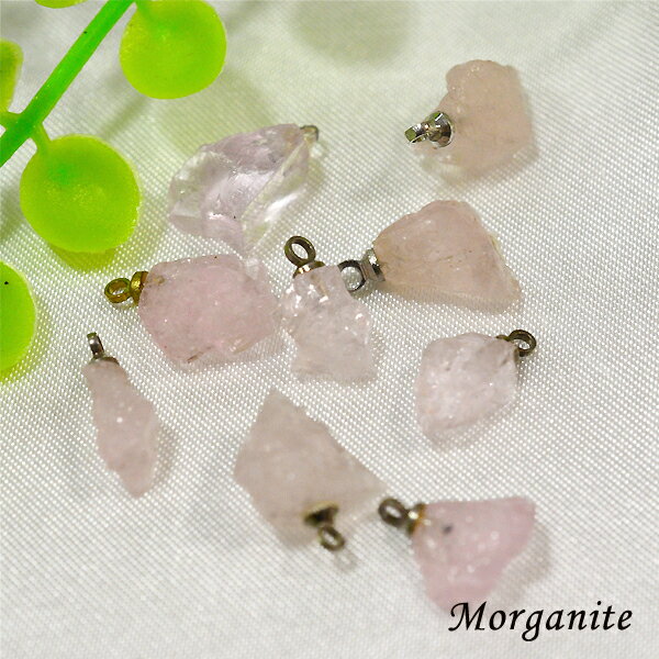 商品説明 モルガナイトの持つ愛情のエネルギーは自分自身を犠牲にし過ぎることなく、お互いが尊重しあいながら、自分も相手も幸せになれるような関係を作っていくためのサポートをしてくれます。 持つ人の精神的な安定感を高めて、日々の中の小さな幸せに目...